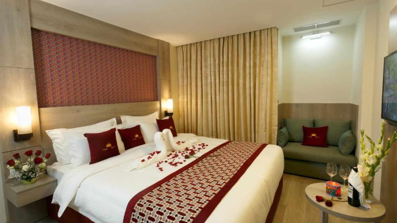 Police raid four hotels and restaurants: 31 women, 45 people found in ...